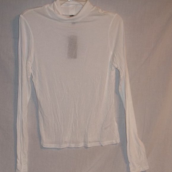 wild fable | Tops | Wild Fable White Long Sleeve Turtleneck Tee | Poshmark